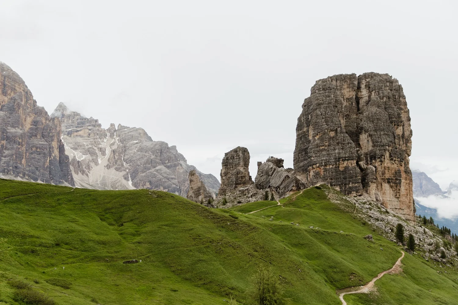 How to Get to Cinque Torri in the Dolomites (3 Best Ways + Map)
