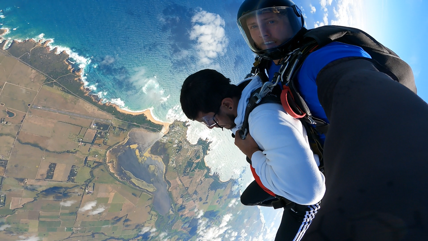 Skydive over the Great Ocean Rd today with the experts at Skydive 12 ...