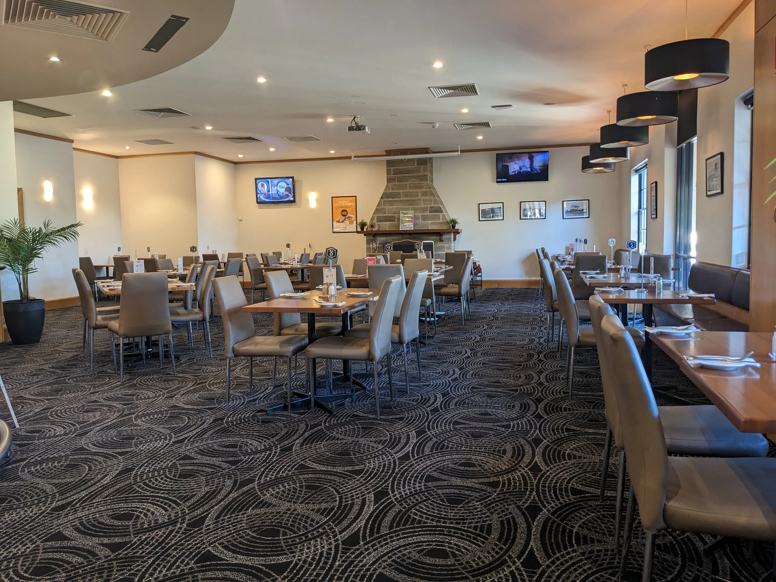 Aberfoyle Hub Tavern, Aberfoyle Park, SA