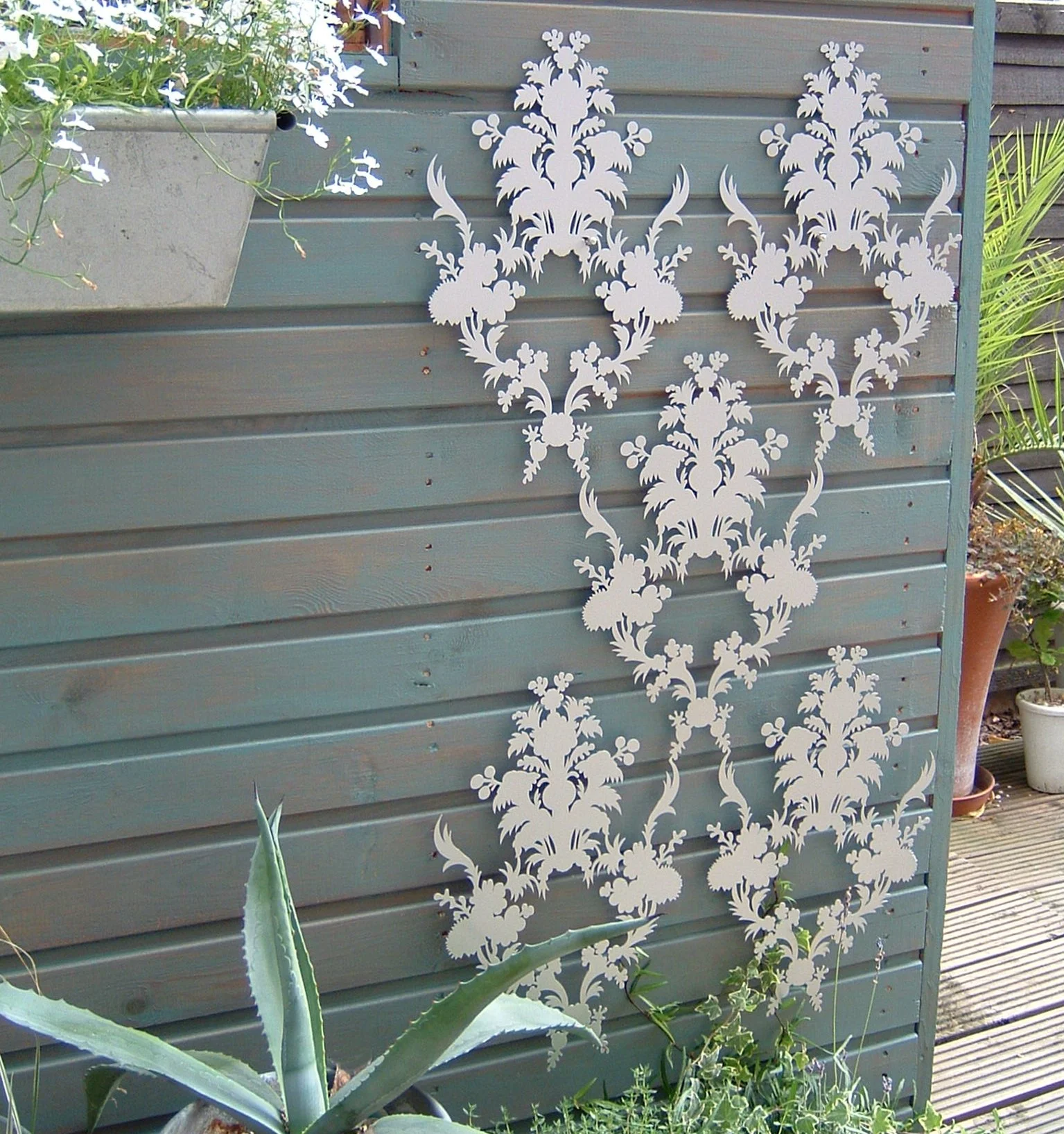 Outdoor Wallpaper — Susan Bradley Design