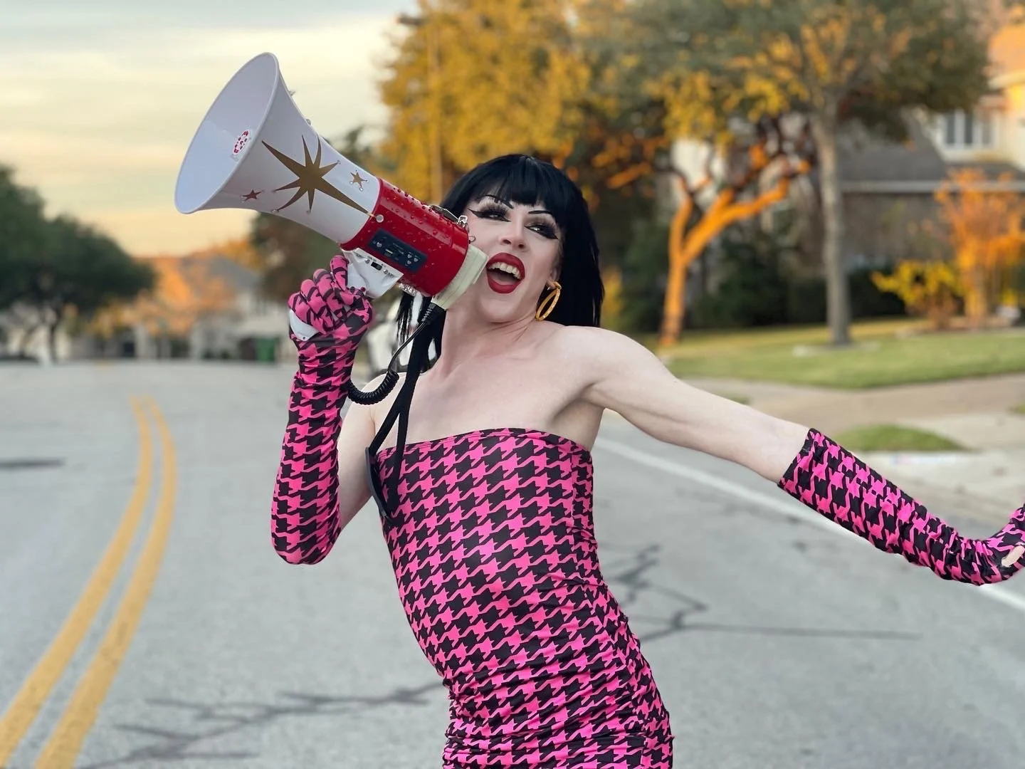 EXTRAGRAMS! Drag Queen Deliveries - Austin, Tx.