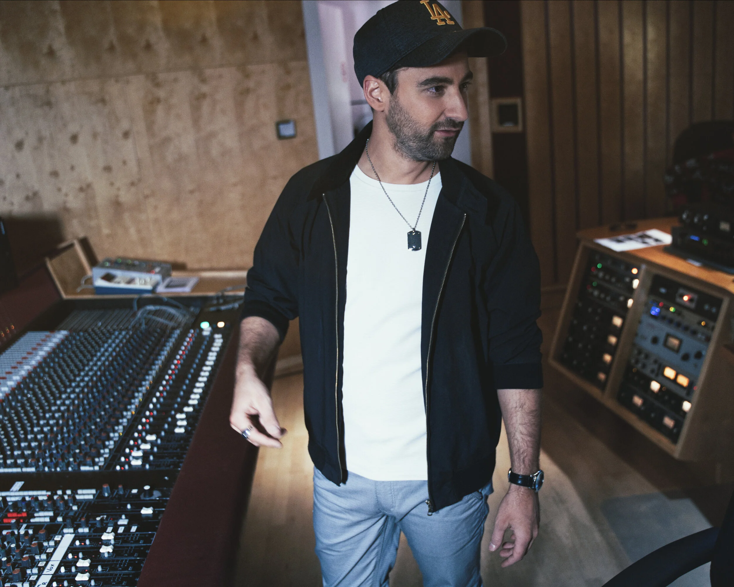 BEN JUD - The Singing Bassist