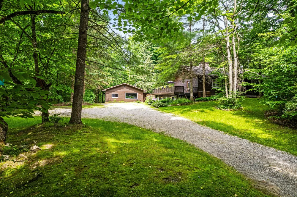 1102 Ebbs Bay Road — BirchBox Media