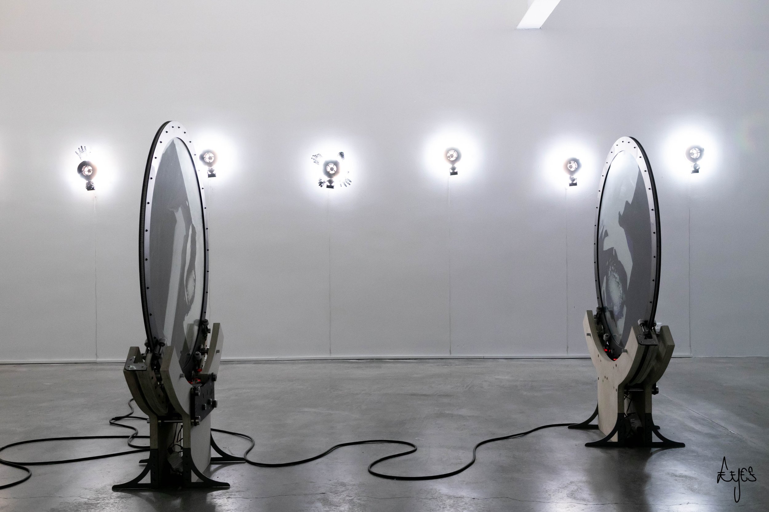 Untitled (standing disks) — Lyes Hammadouche. 列思