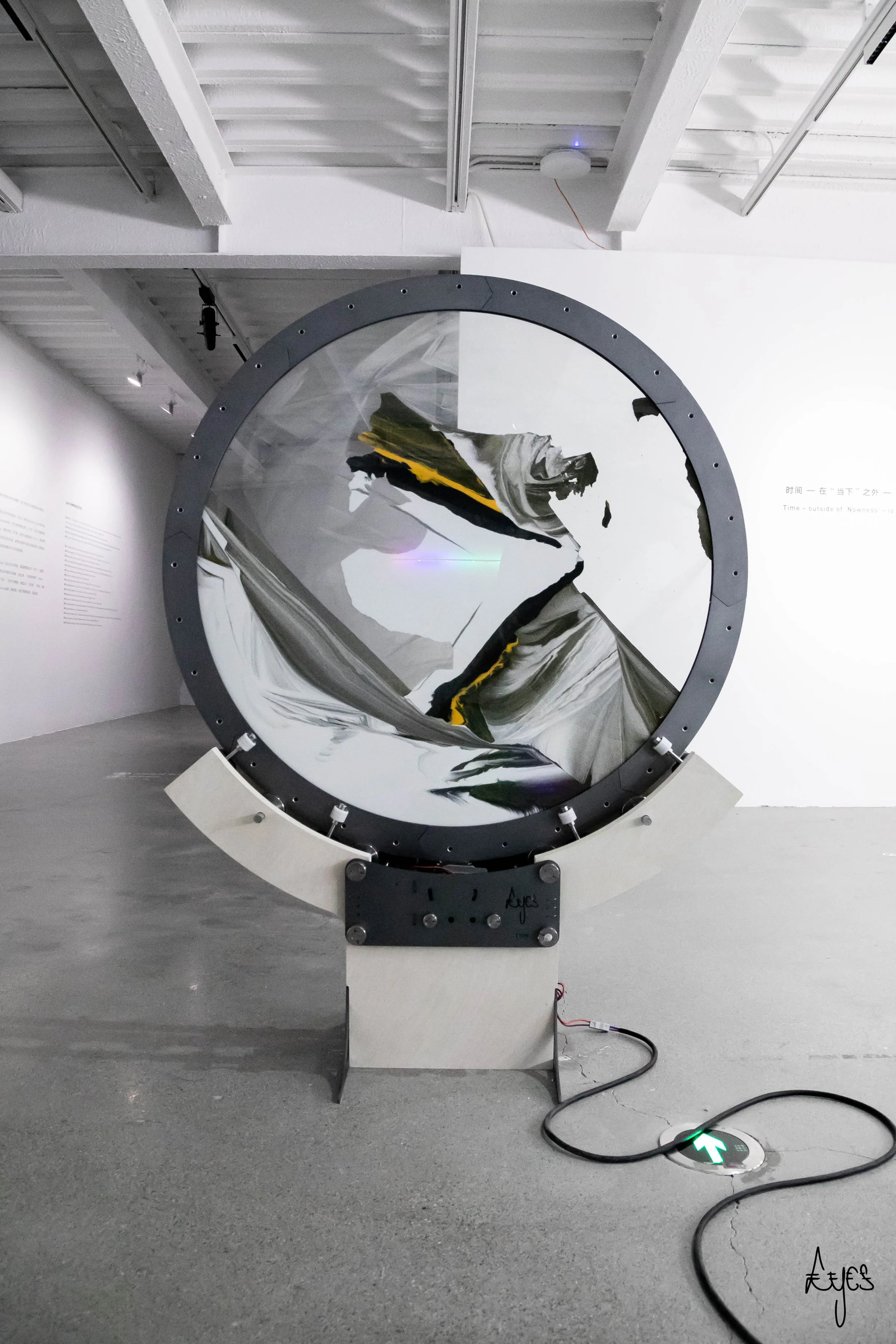 Untitled (standing disks) — Lyes Hammadouche. 列思