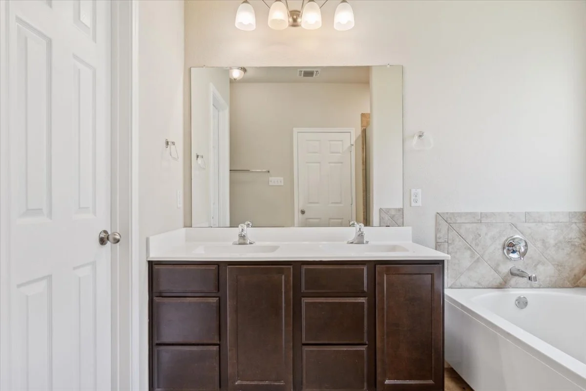 2812 Samson Dr — Regency Park Properties