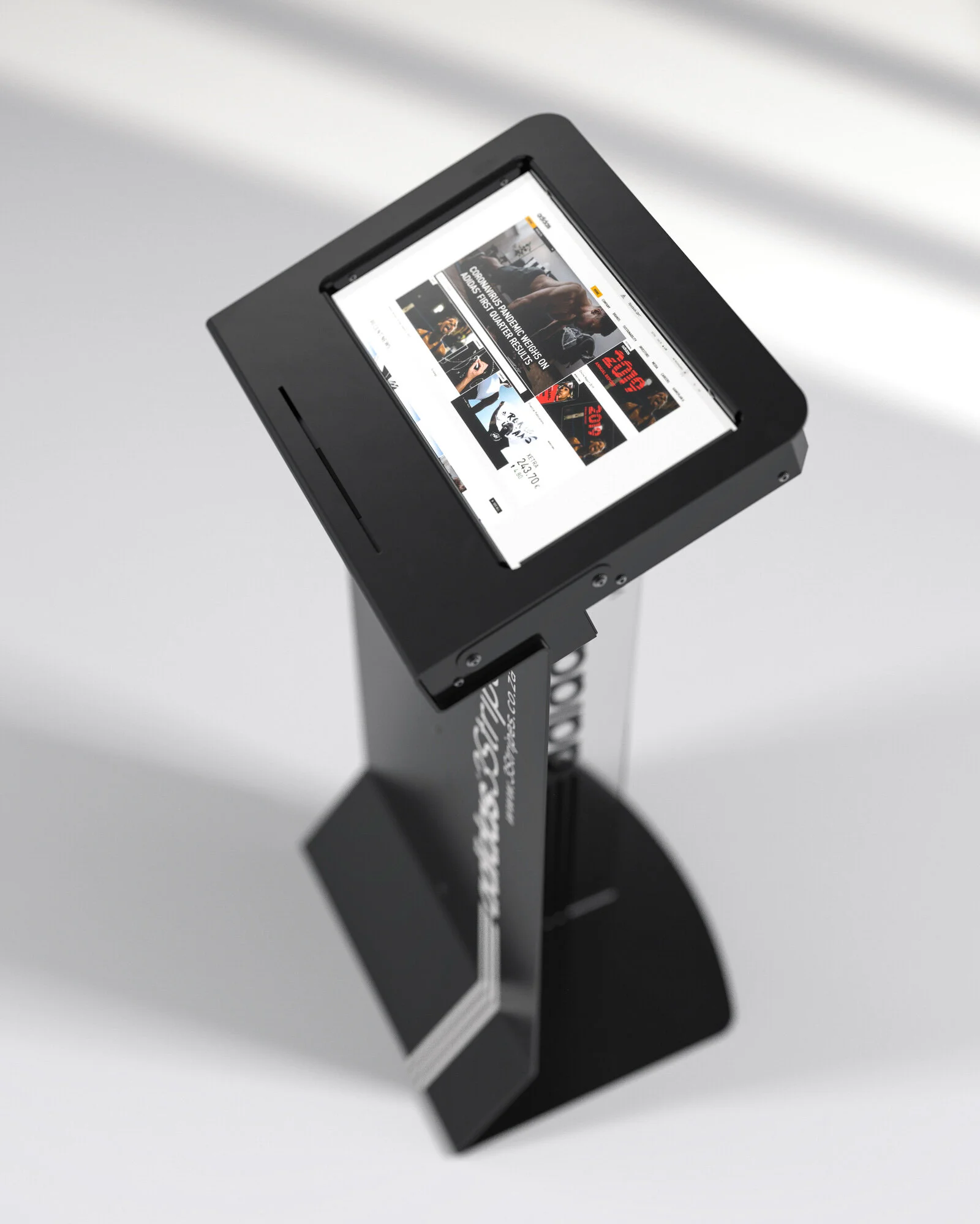 Adidas Stand — Denka