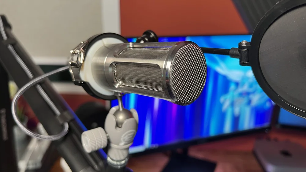 Earthworks Icon Review: So Much Stage Presence! — Sypnotix