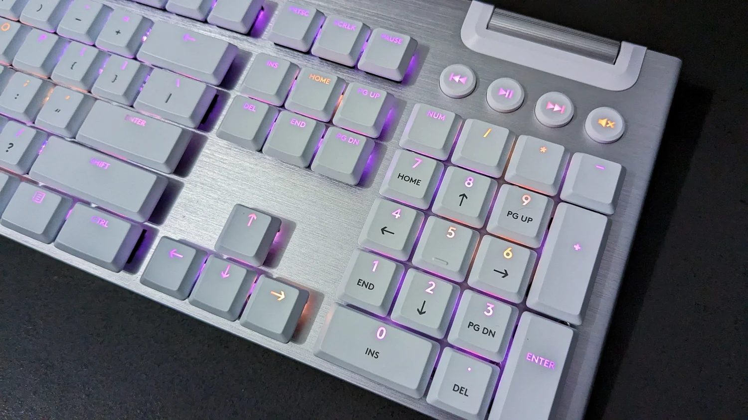 Logitech G815 LIGHTSYNC RGB Mechanical Gaming Keyboard Review: Not Your ...