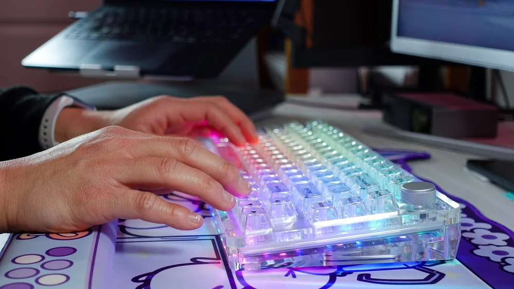 KiiBOOM Phantom 81 V2 Mechanical Keyboard Review: Gives Me Those Y2K ...