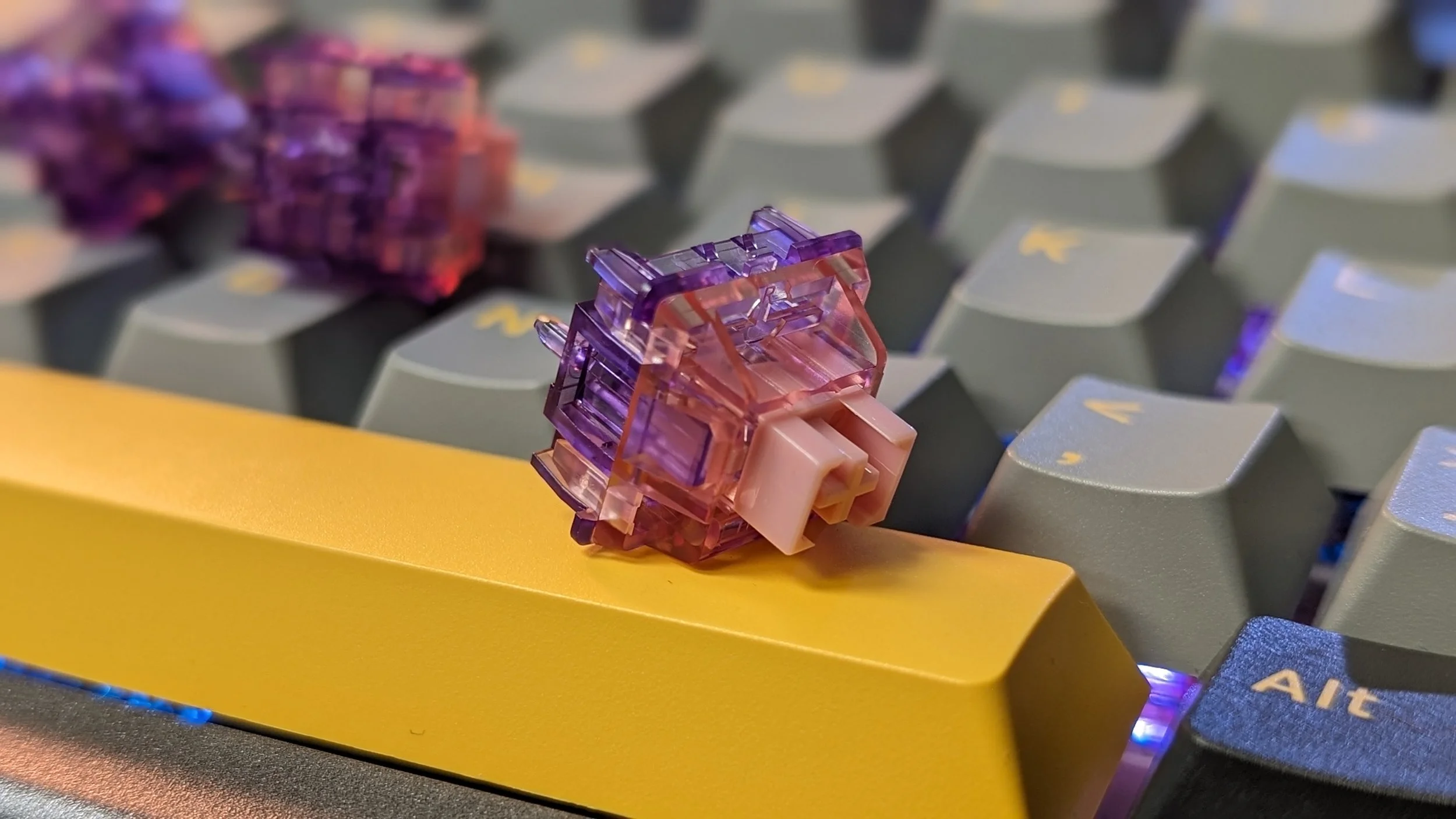 Epomaker EK68 Mechanical Keyboard Review: Pink Sounds Sweet! — Sypnotix
