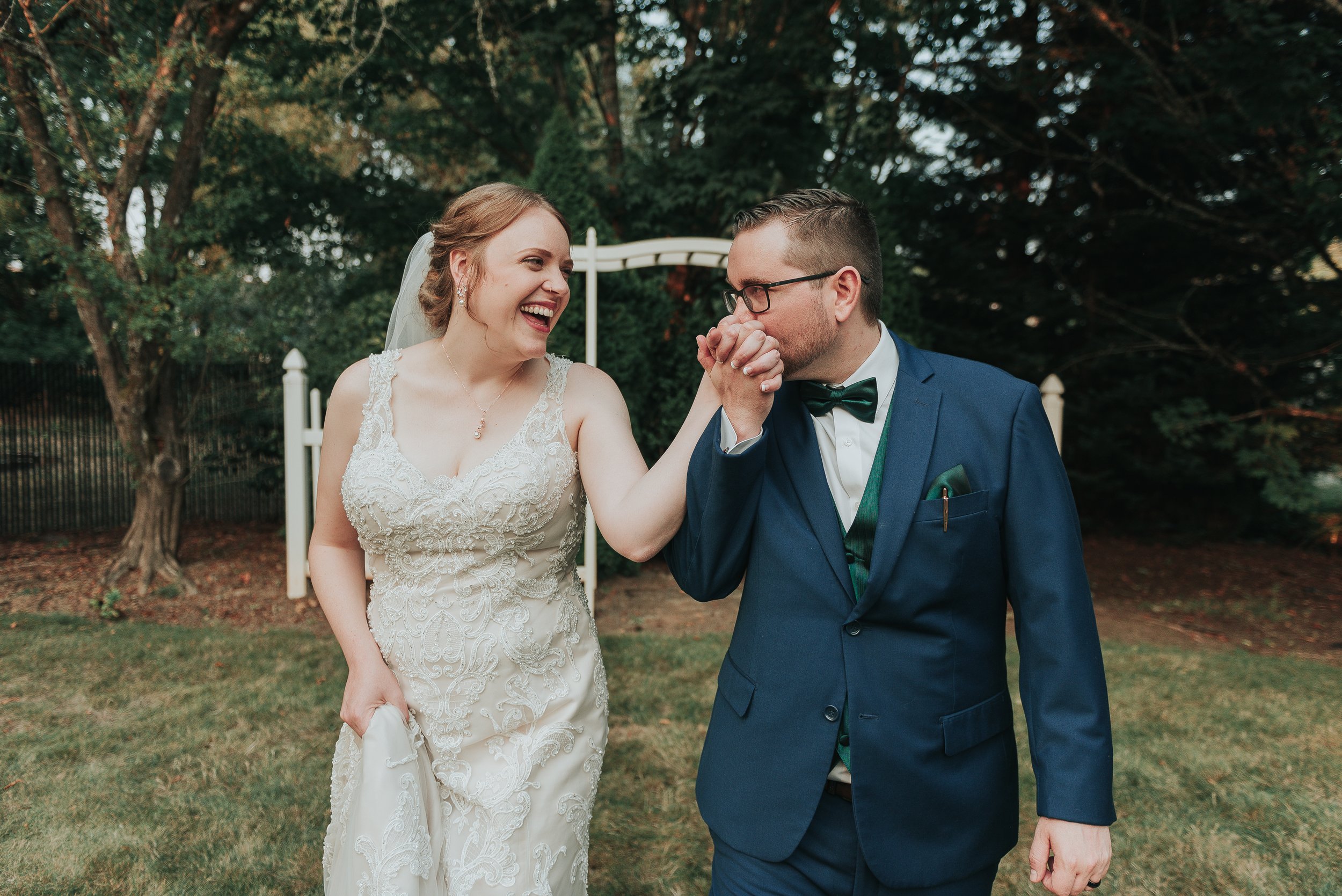 INTIMATE CHAPEL WEDDING IN BORING, OREGON — OREGON WEDDING PHOTOGRAPHER ...