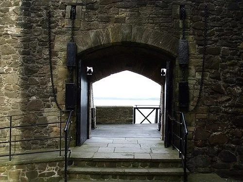 History of Blackness Castle (Fort William) In Outlander — The Jacobite ...