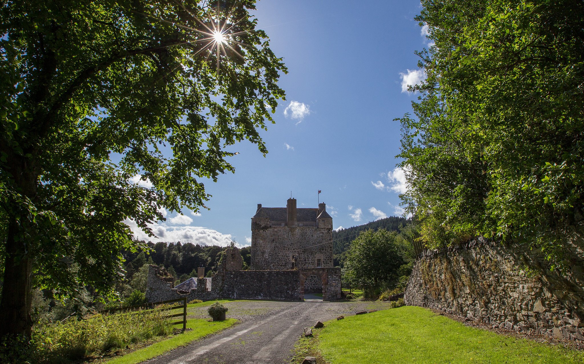 Big Six: Neidpath Castle — Go Tweed Valley, Scotland