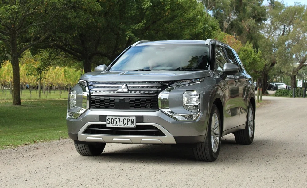 Mitsubishi Outlander and plug-in hybrid Review: Why the base model ...