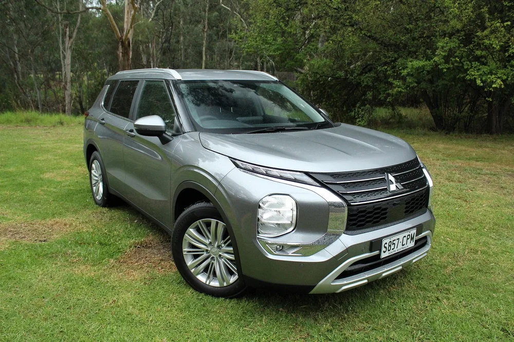 Mitsubishi Outlander and plug-in hybrid Review: Why the base model ...