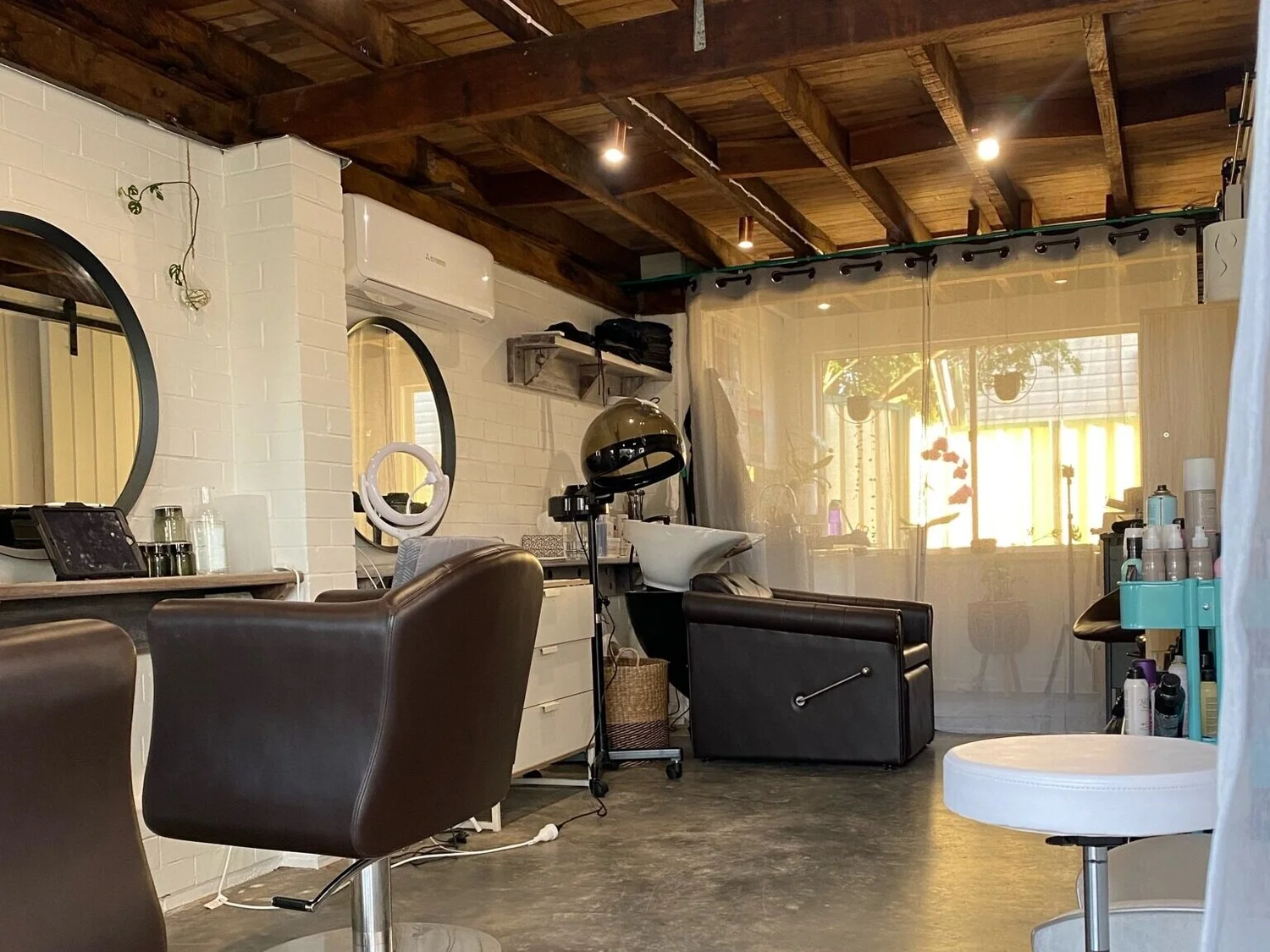 Rachelle Barrett Hair and Makeup home salon