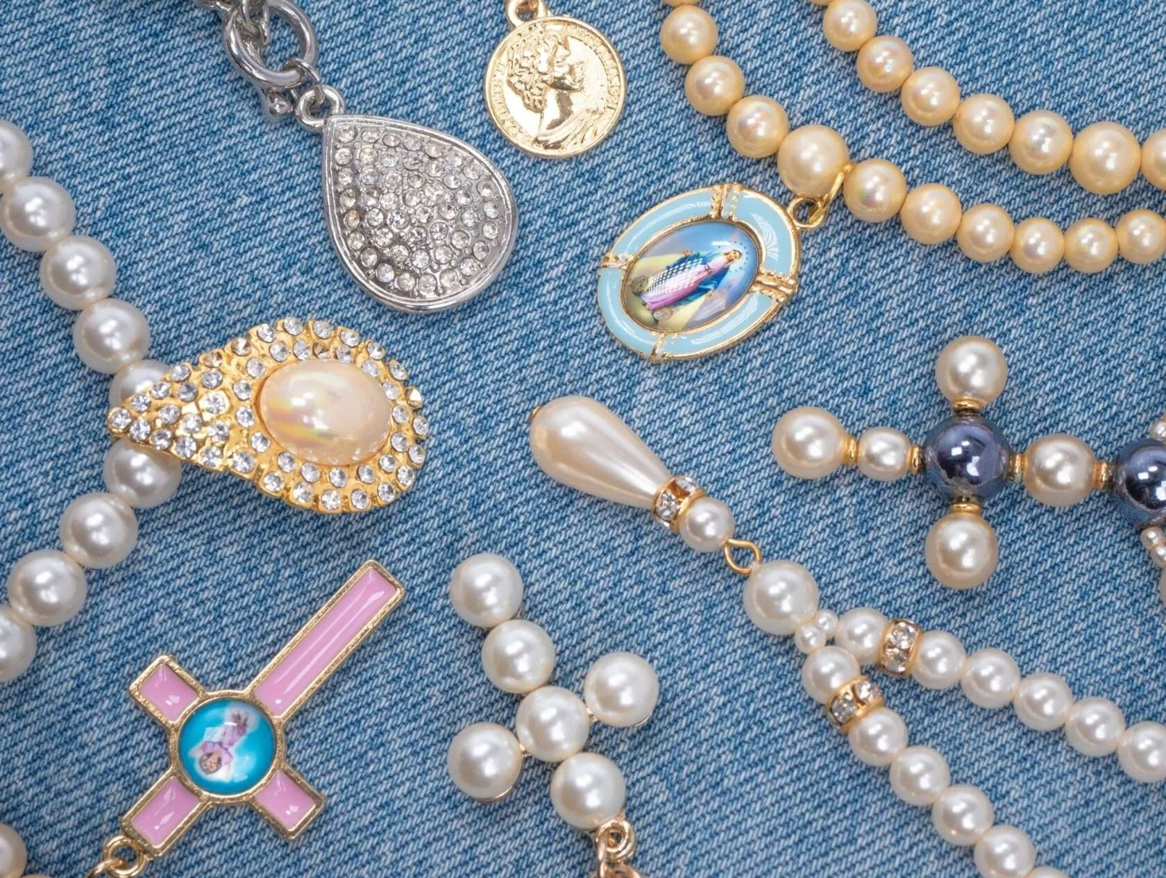 June Birthstones | Pearl, Moonstone, Alexandrite, Emerald, Beryl ...
