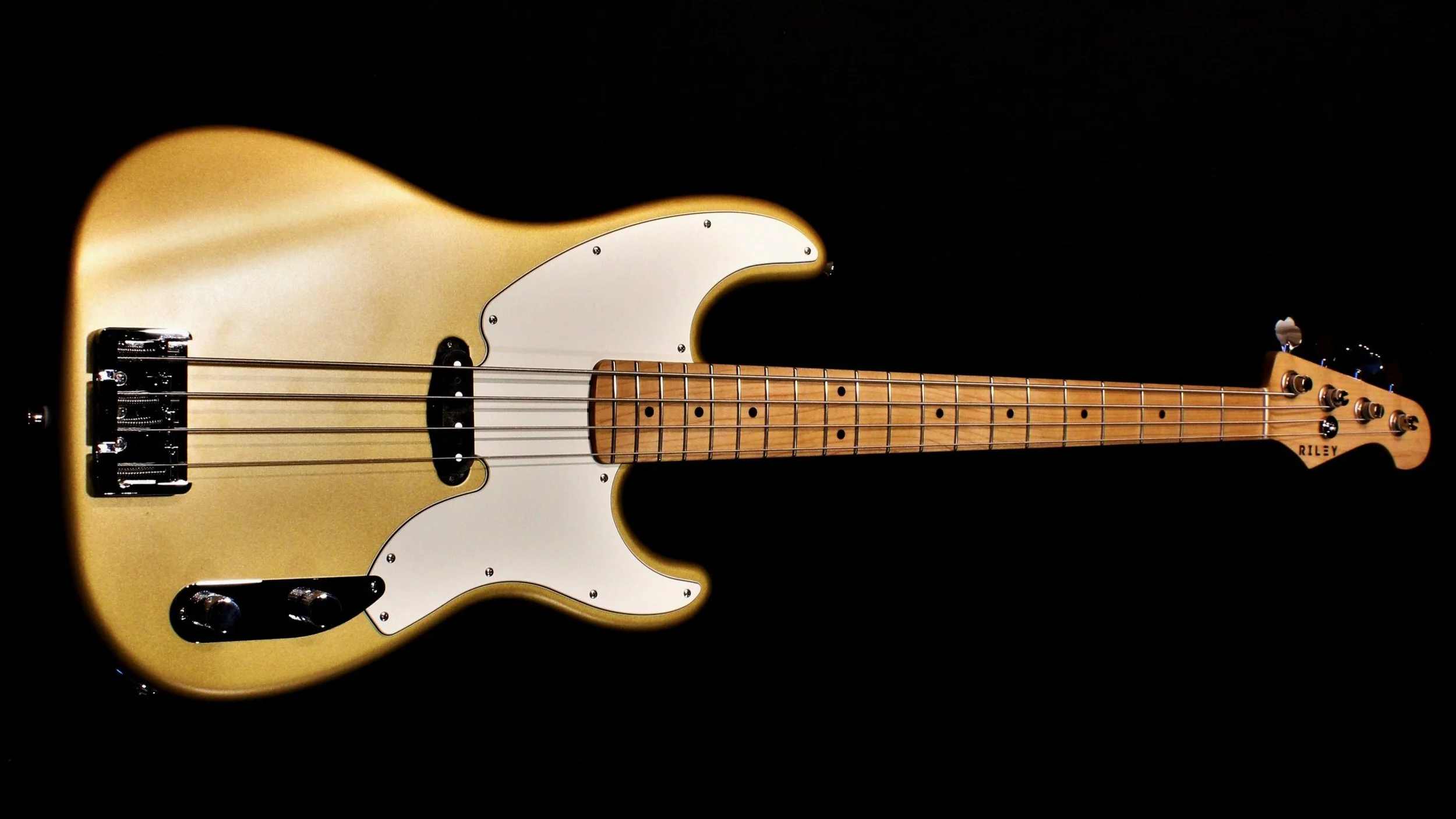 Cub Bass — Riley Guitars