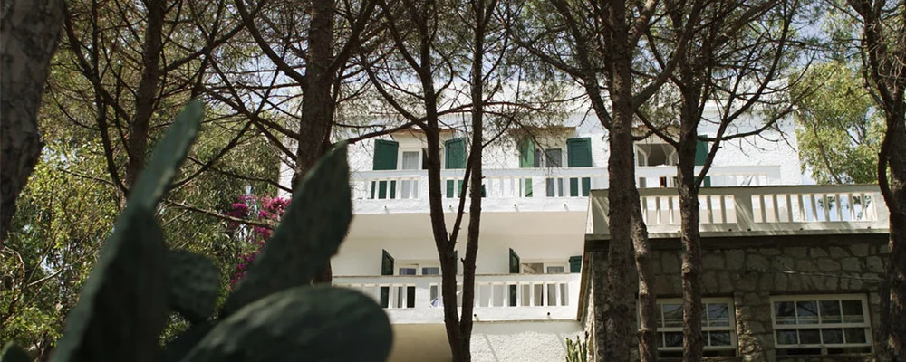 Facilities — L'HERMITAGE