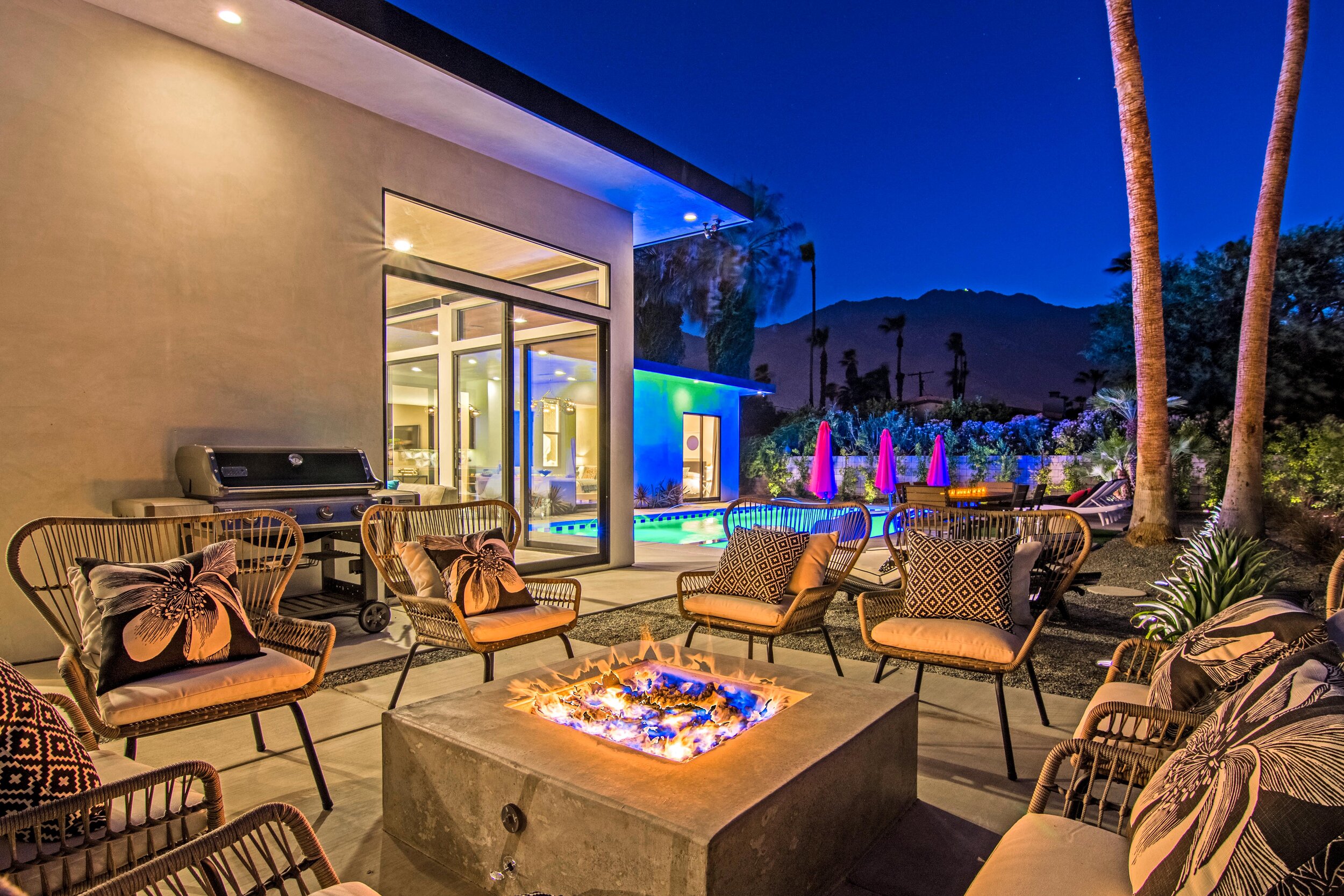 The Ultimate Large Group Airbnb, 5 Palms Estate