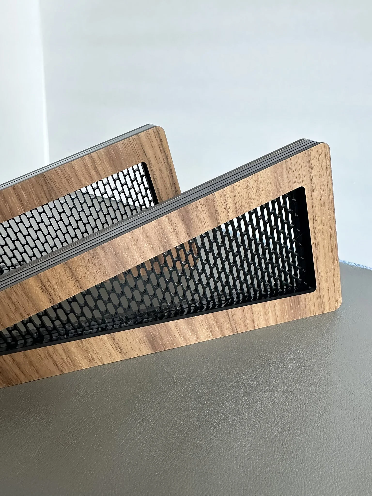 Phone Stand - Circle Pattern — CENTRAL