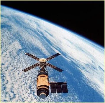 Artist and Moonwalker — The Alan Bean Gallery