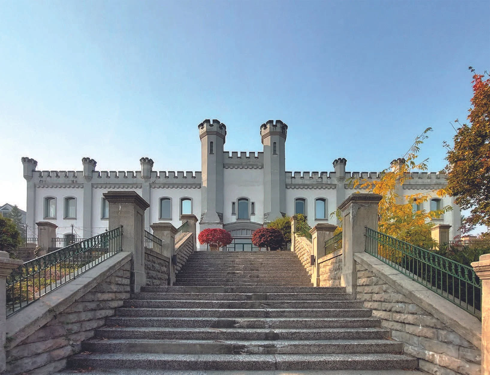 Exploring Vancouver: Ten Tours of the City and Its Buildings offers ...