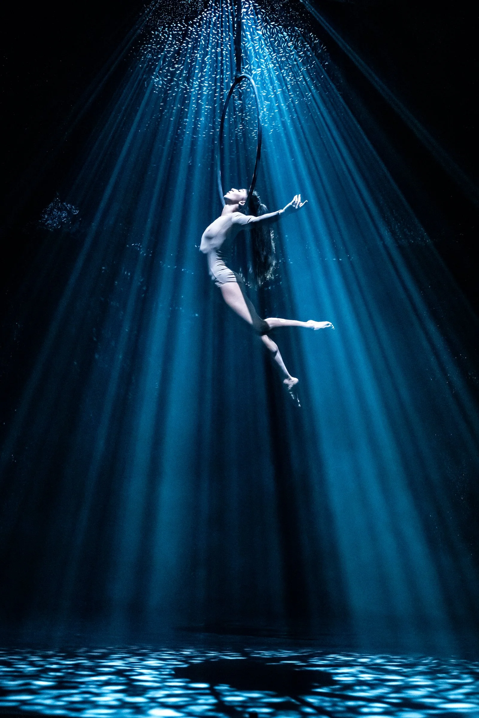 Review: Liquid limbs and mesmerizing visual magic at Recirquel’s ...