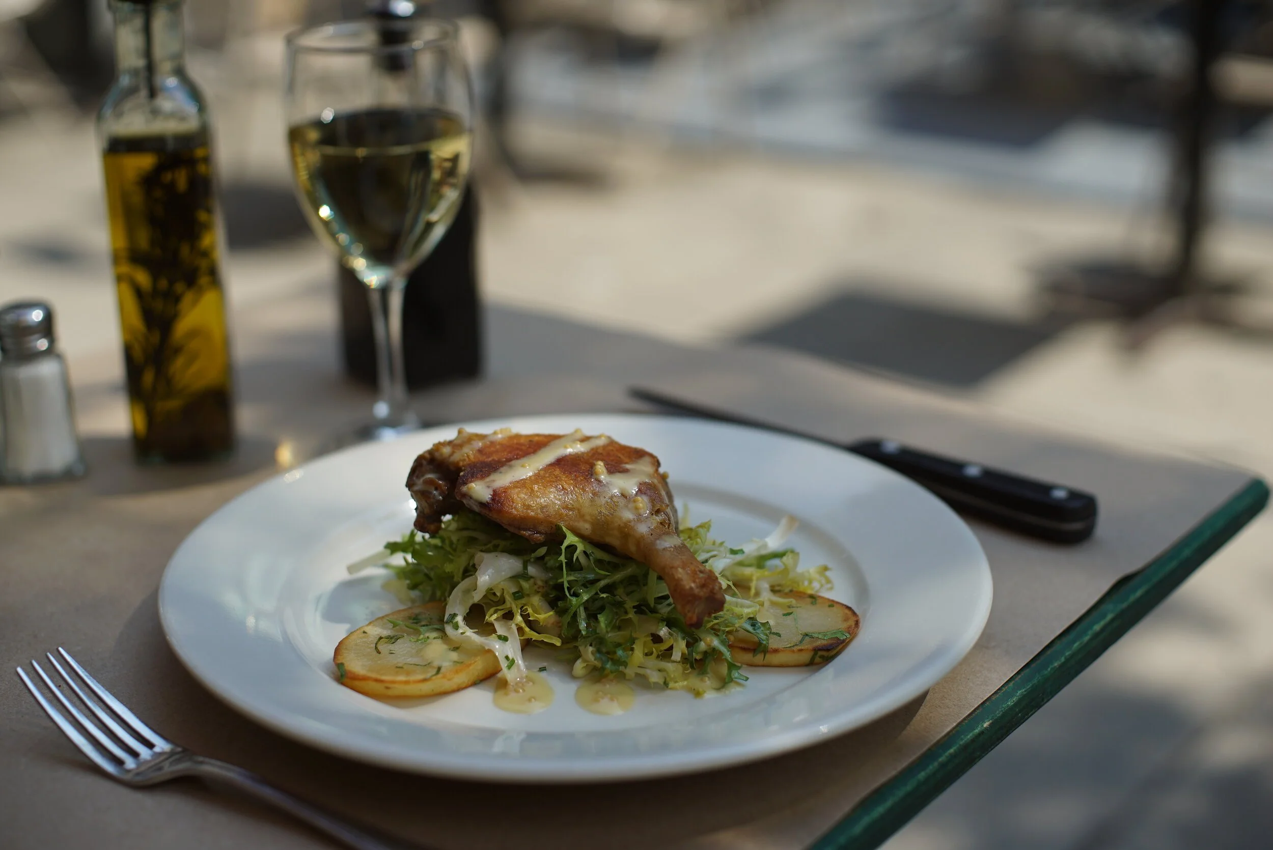 Picture Gallery of the in- and outside and food — Le Parisien Bistrot