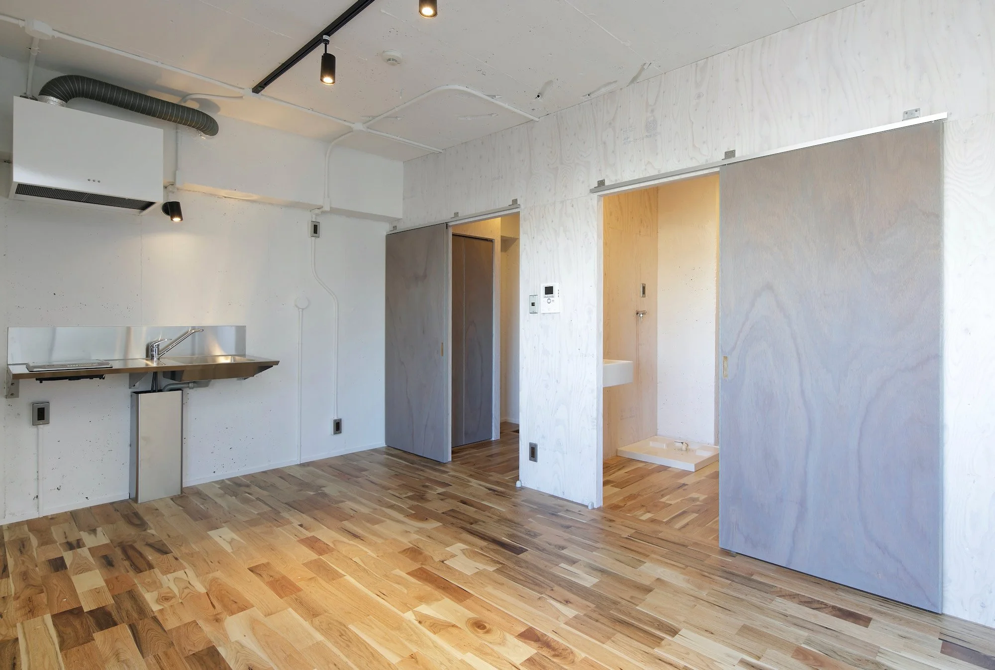 Koshigoe Architects - plasum (Renovation)