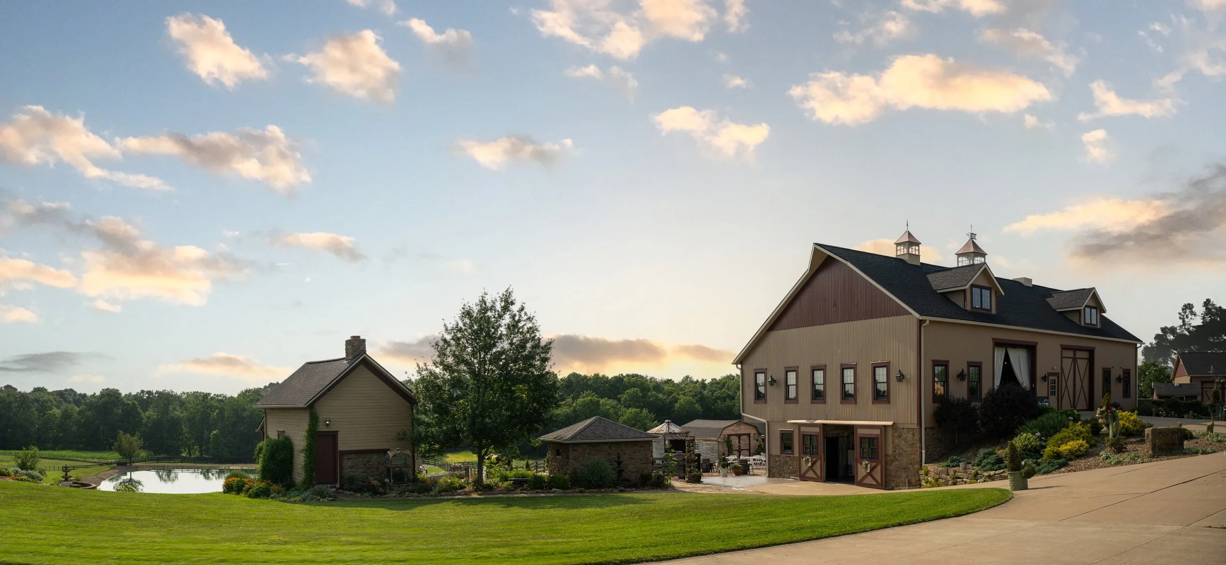 Akron, Canton, Cleveland Barn Wedding Venue | Peacock Ridge