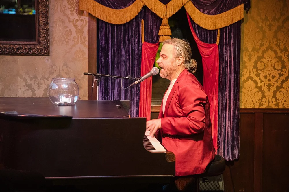 ENTERTAINMENT — Johnny Foley's