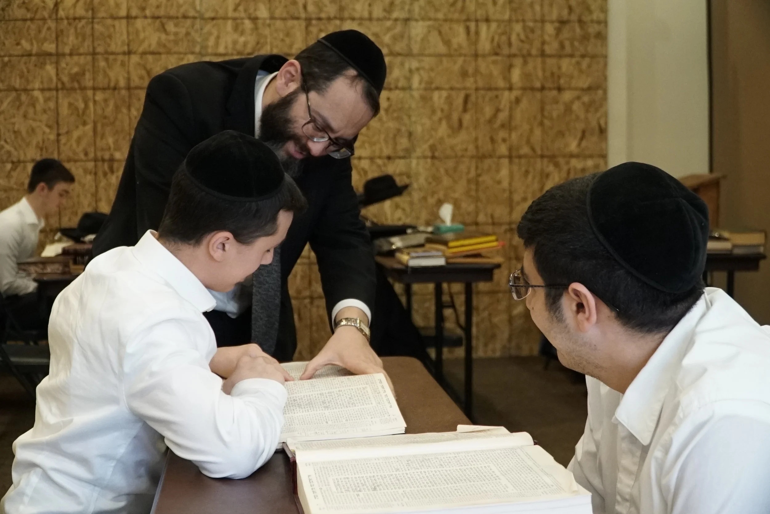 Mesivta Shaarei Chaim Video and Picture Gallery