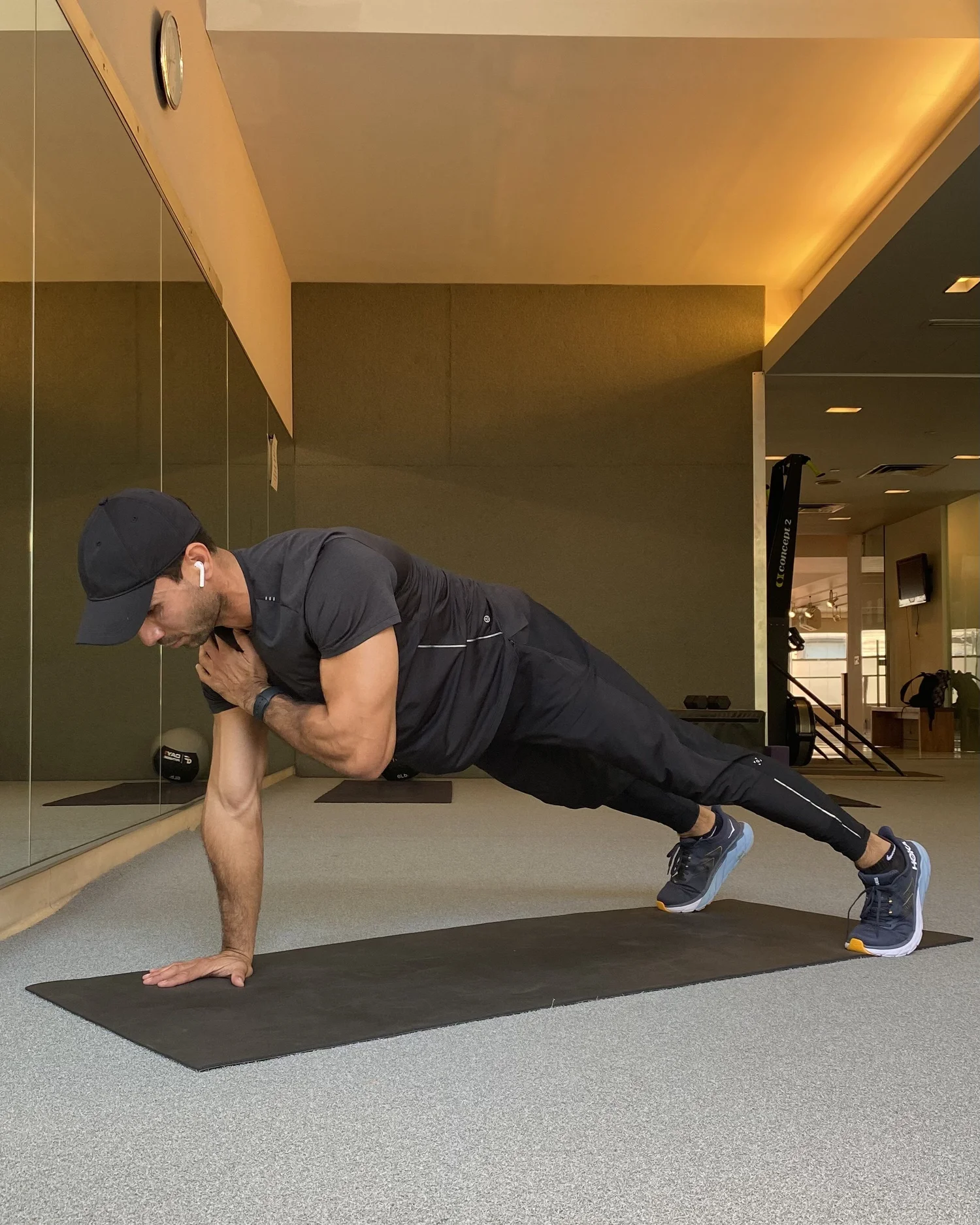 The Plank Progression: Shoulder Taps — Esteban-Fit