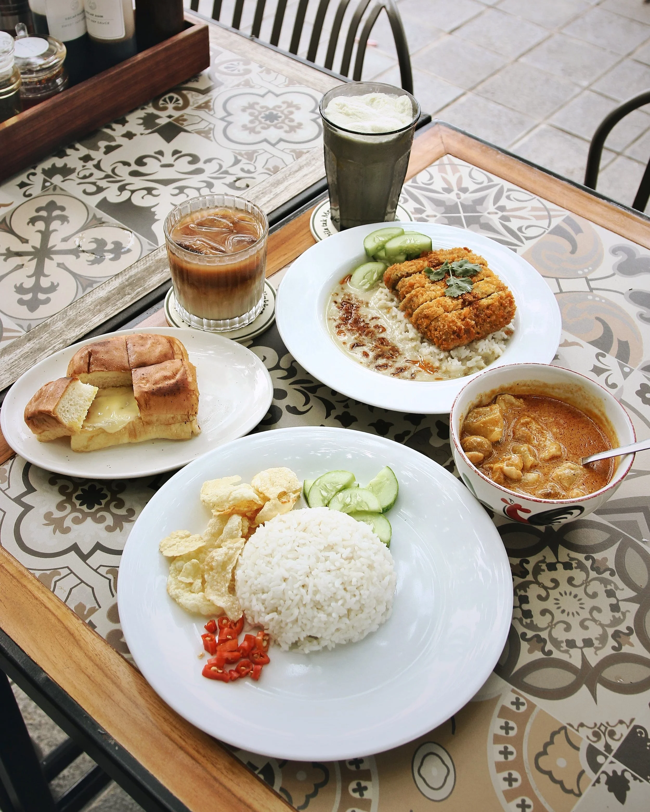 Menu Warungan, Kolaborasi Maple Media dan Bakmi Sedjuk — Feastin