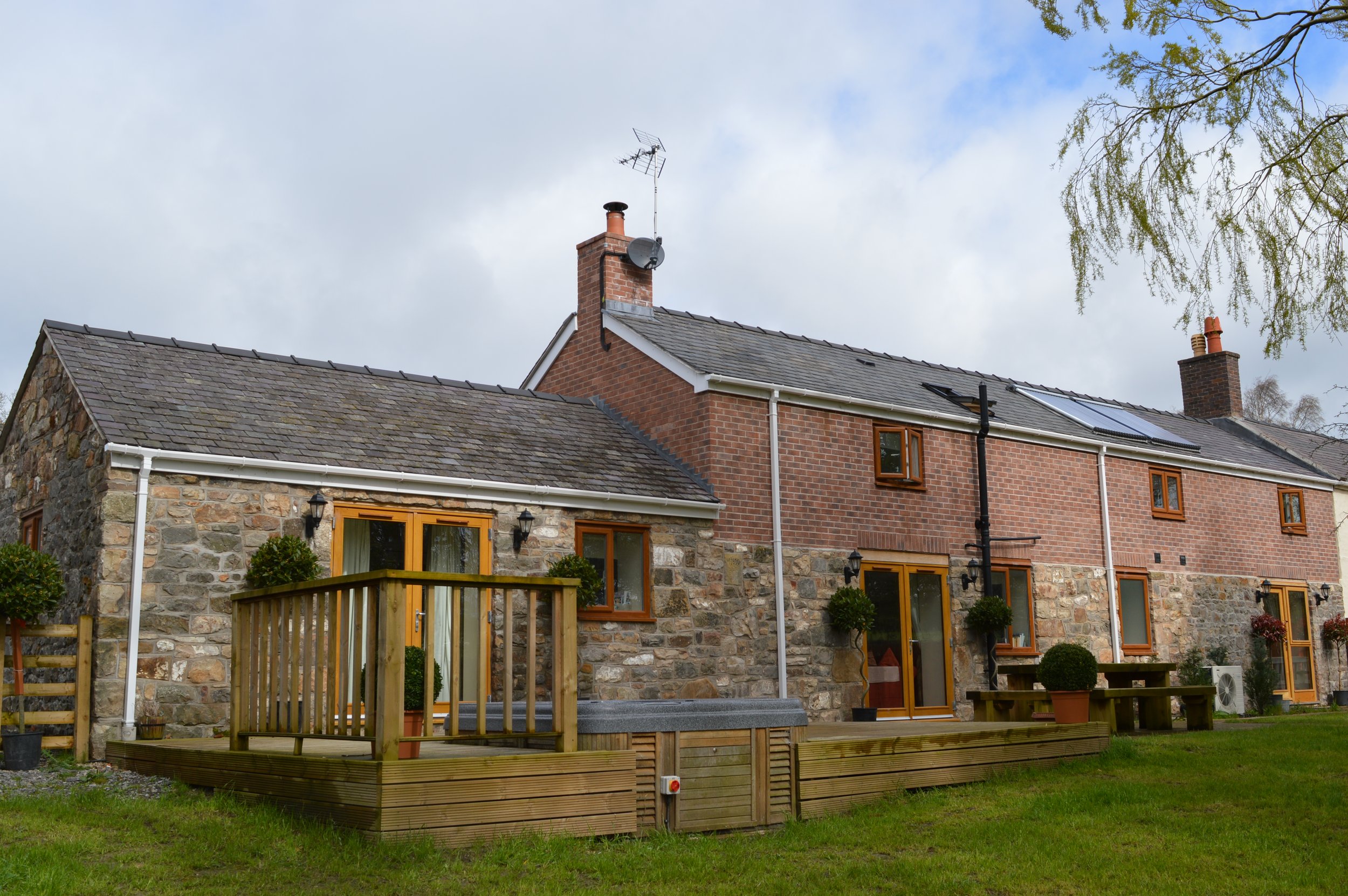 Accommodation — Clawdd Offa Farm