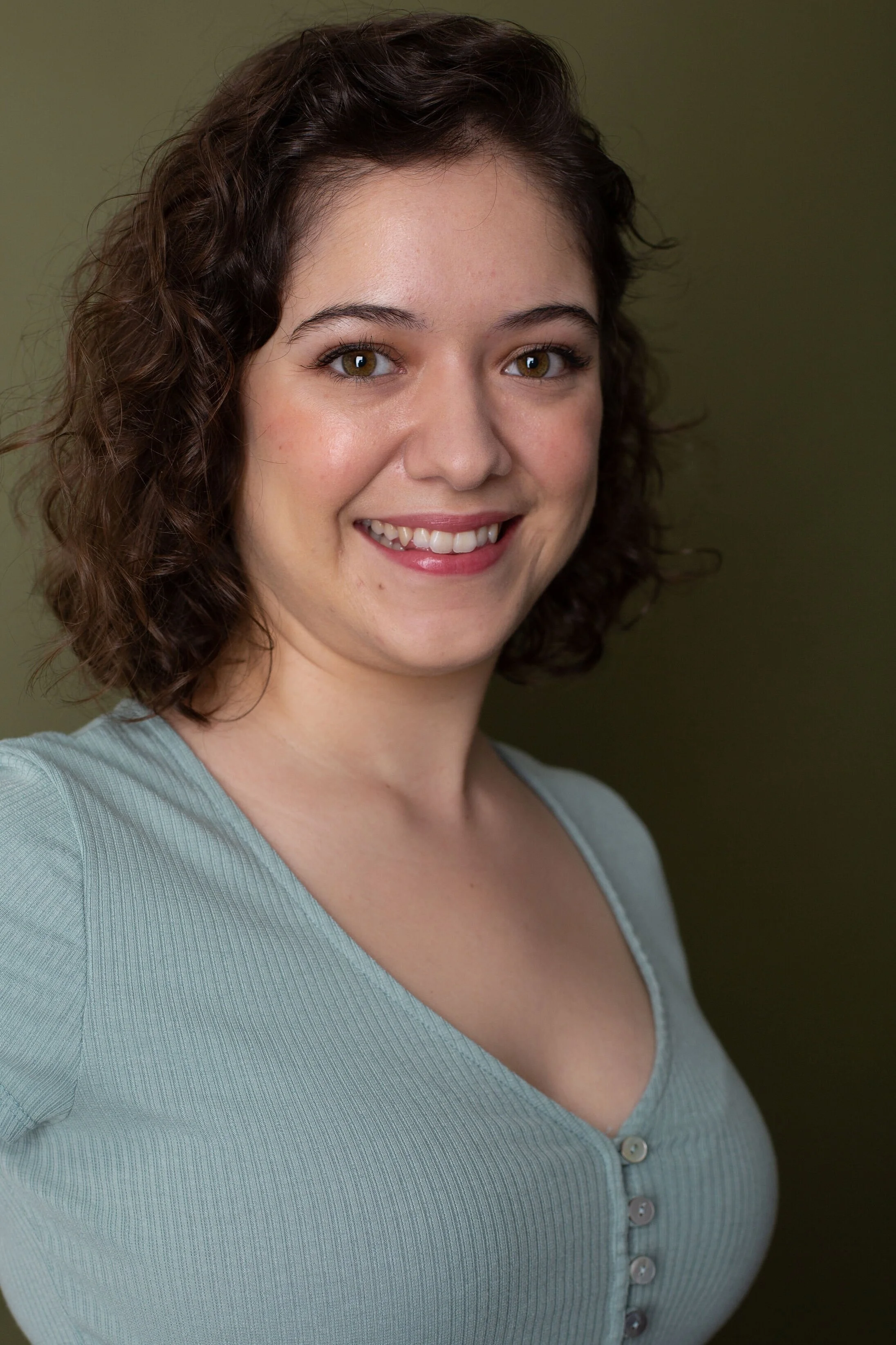 Isabella Flores - Voiceover Artist, Actor