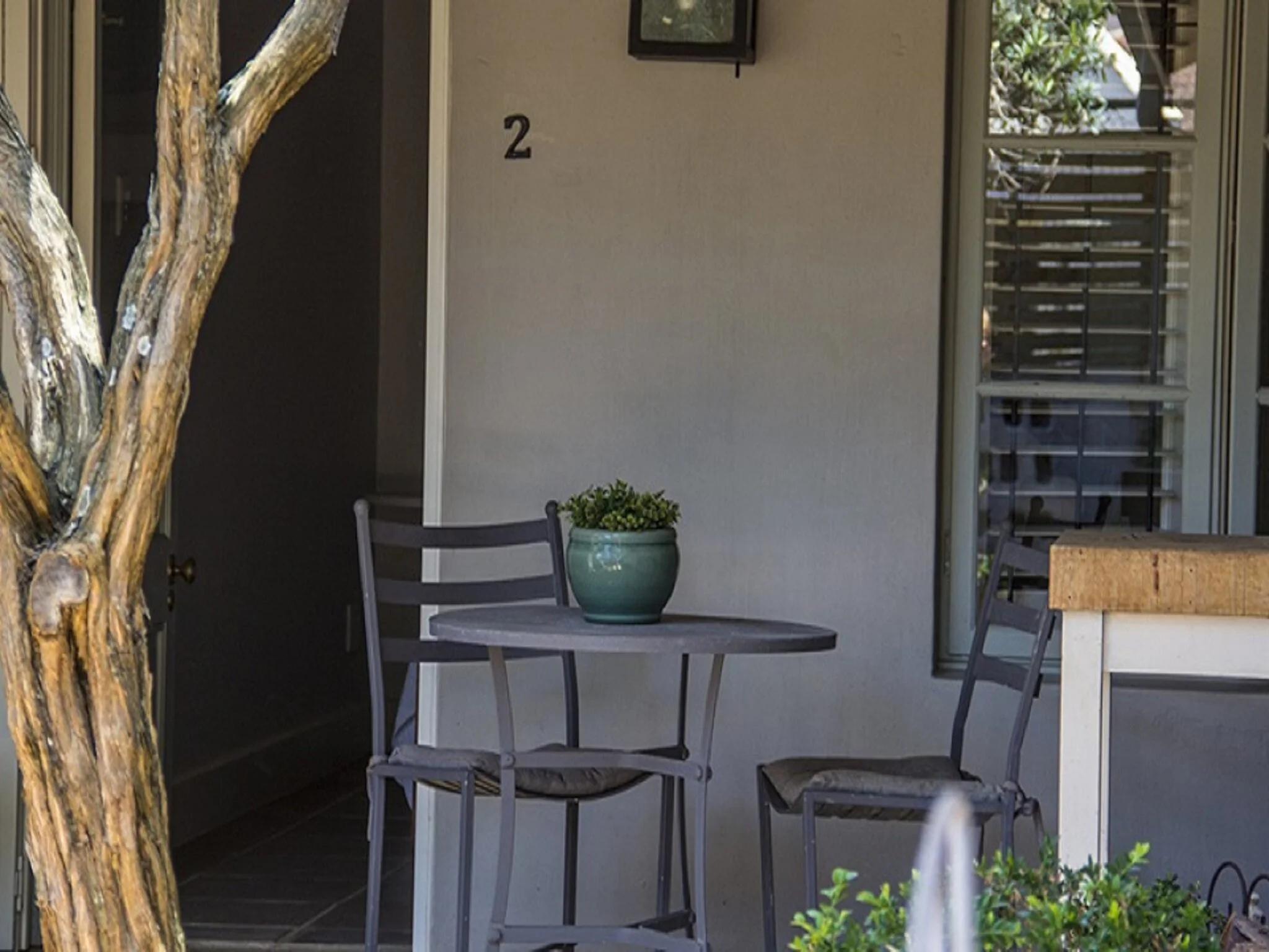 Room 02 — Maison H