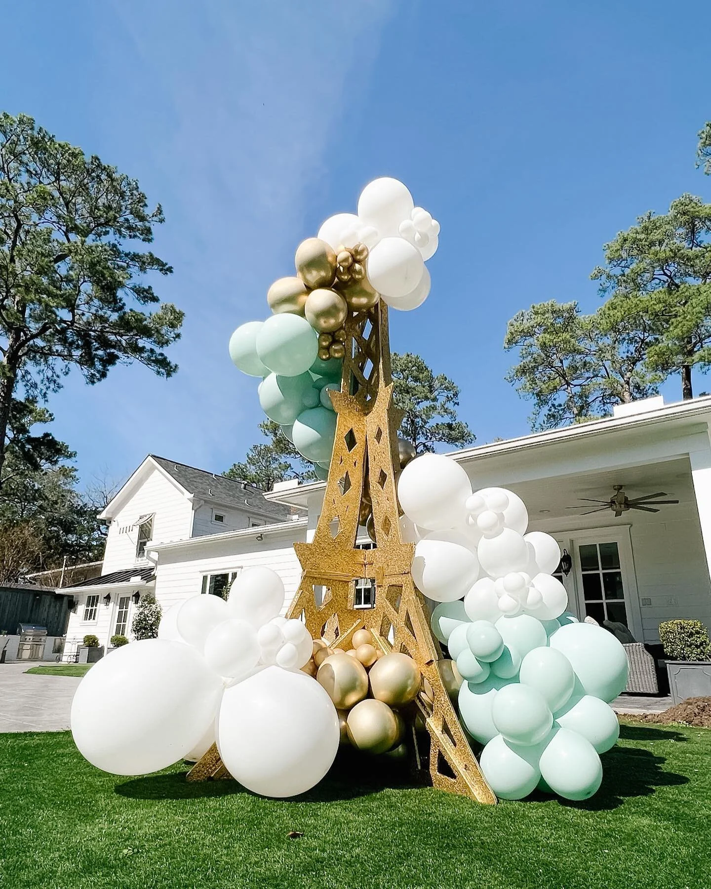 BRIGHT LIGHTS & BALLOONS