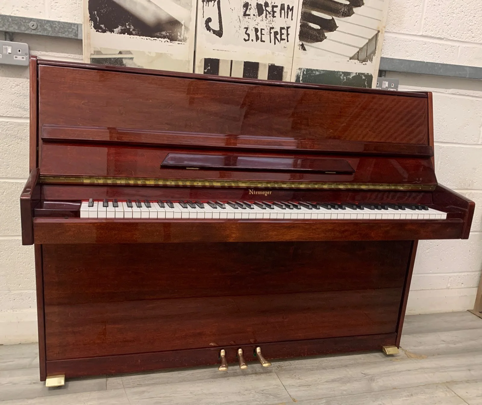 Used piano sales and removals — Pianos Direct