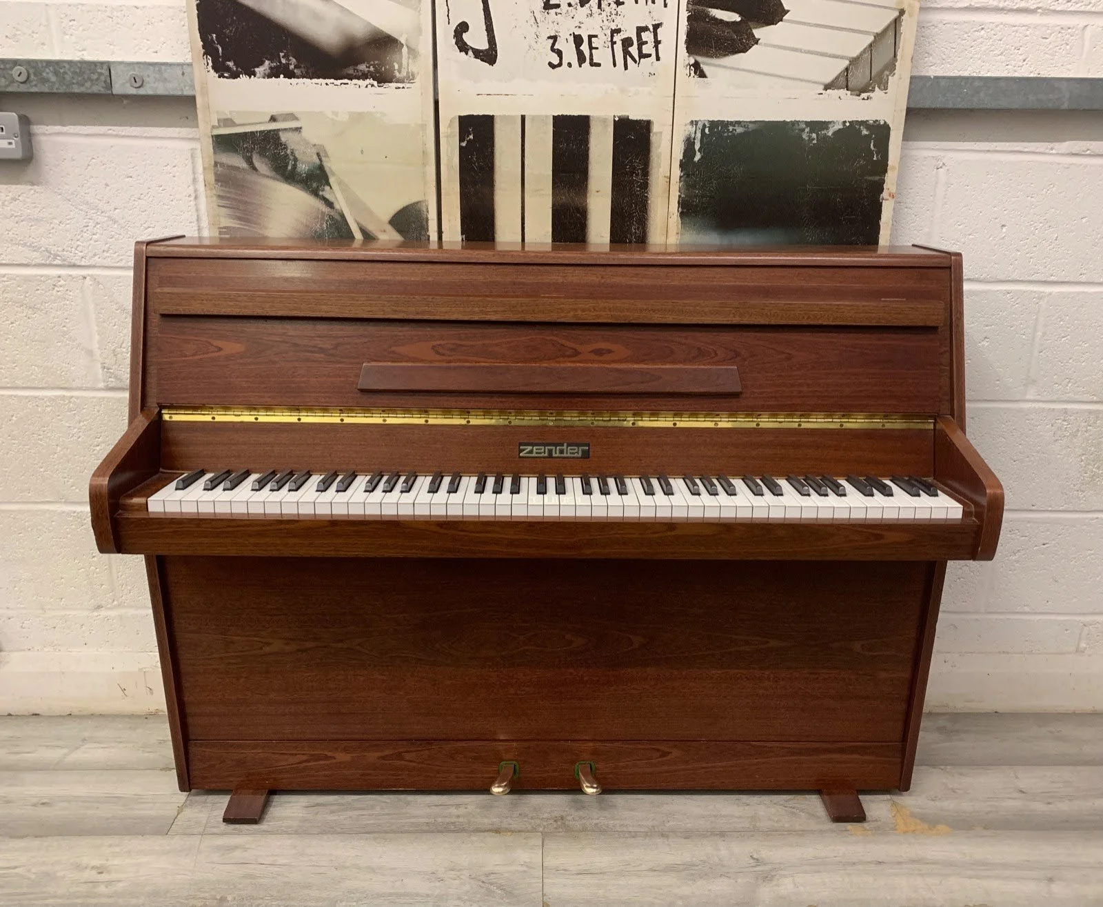 Used piano sales and removals — Pianos Direct