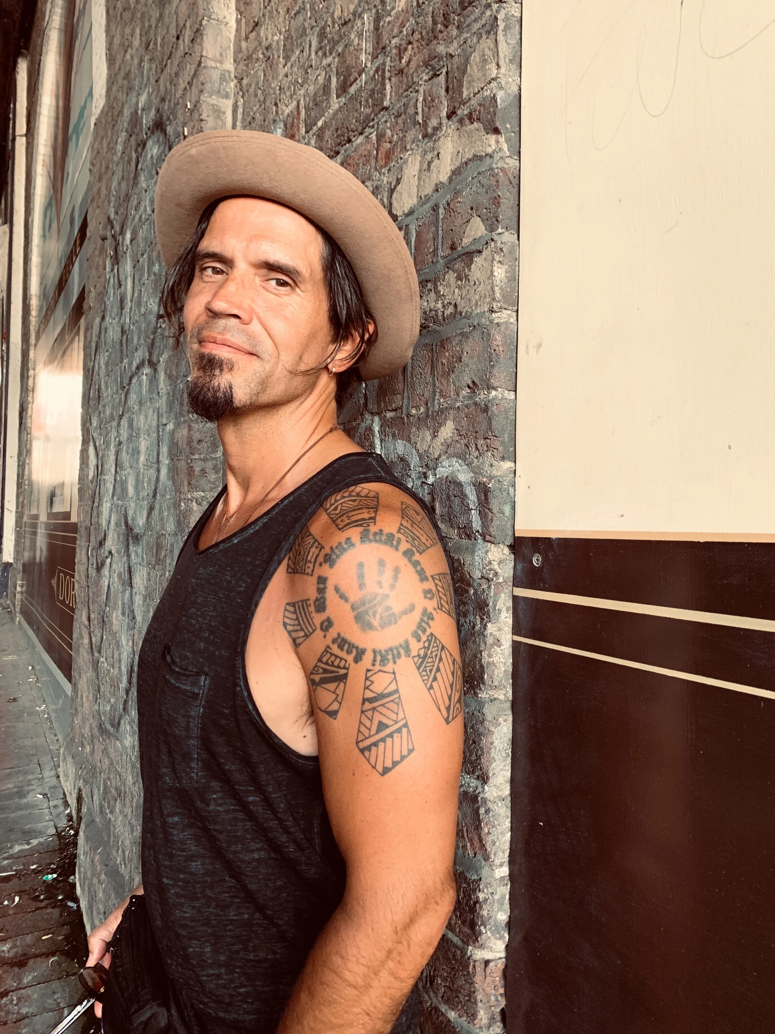 BRANDON O'NEILL : ACTOR / SINGER / CREATIVE