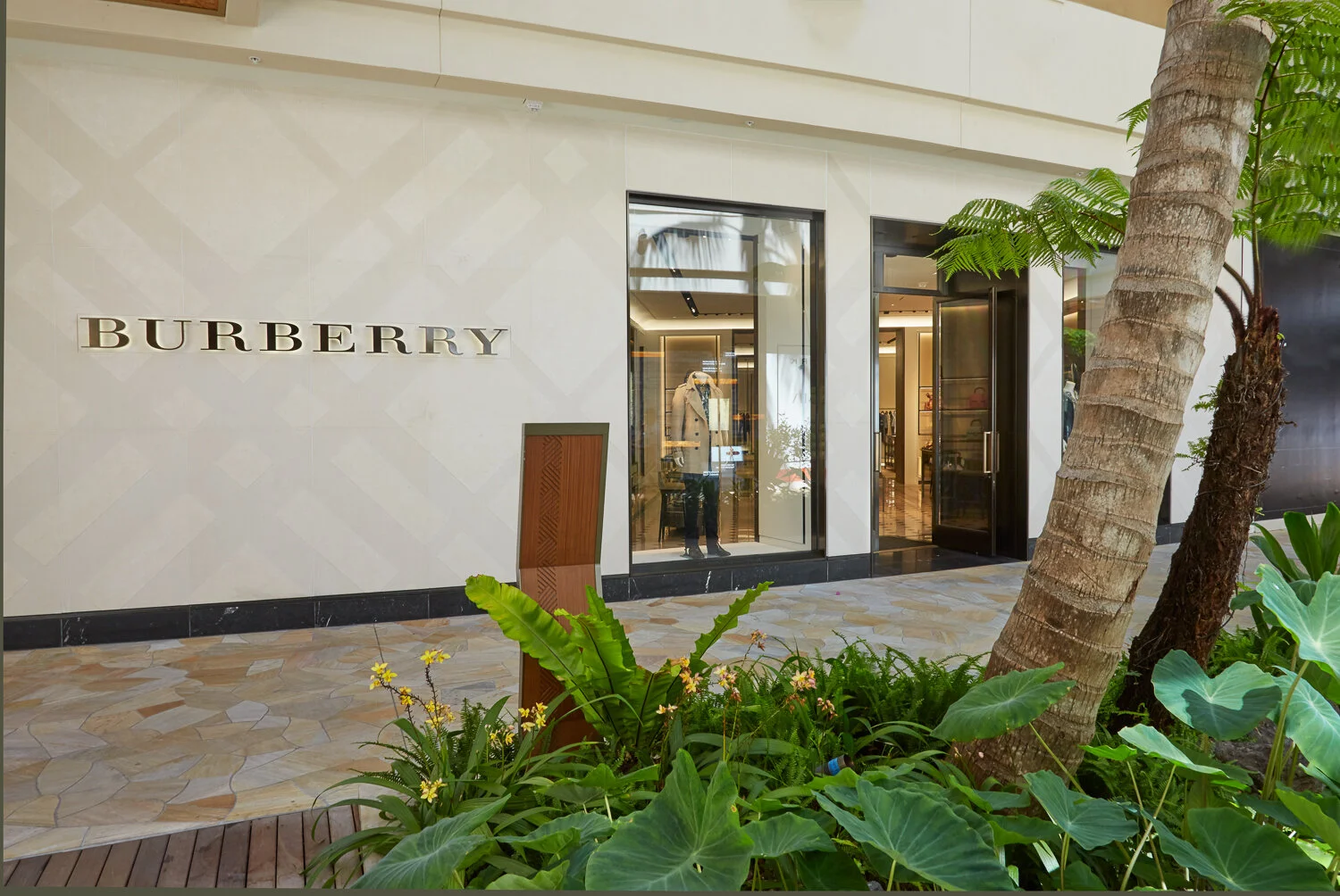 International Market Place — Lease with Taubman