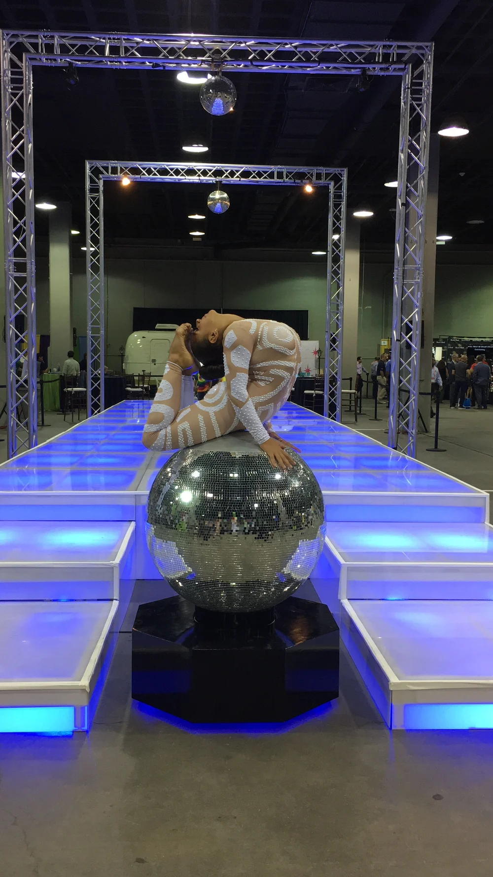 Contortionist - Exquisitely costumed performers for parties and events ...