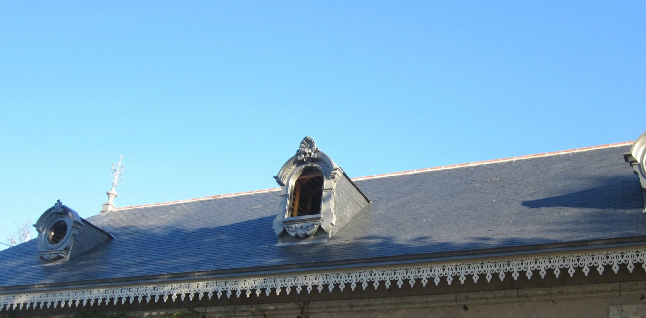Ornements de toiture I épi de toit I oeils de beouf I Lucarne - Atelier ...