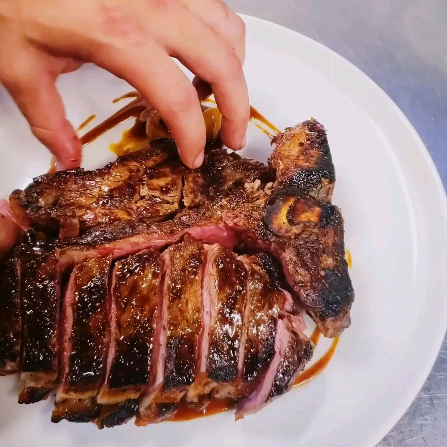 Victoria's | Modern Steakhouse