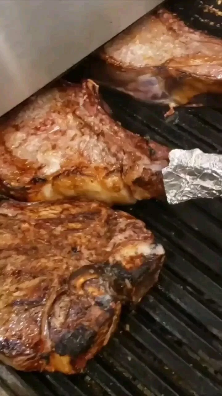 Victoria's | Modern Steakhouse