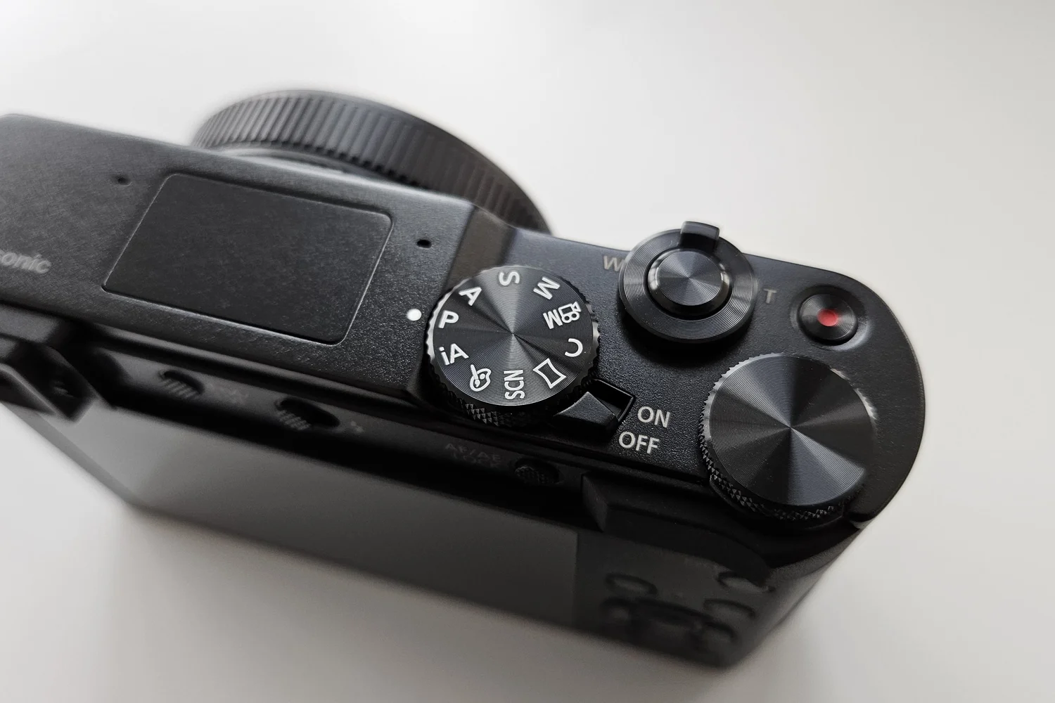 Panasonic Lumix ZS200D Review (2024): I might never use another camera ...