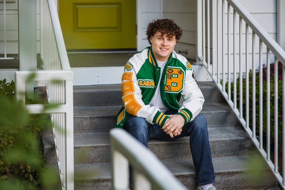 Senior Boy Photo Poses That Actually Help Him Relax (and Look Amazing ...